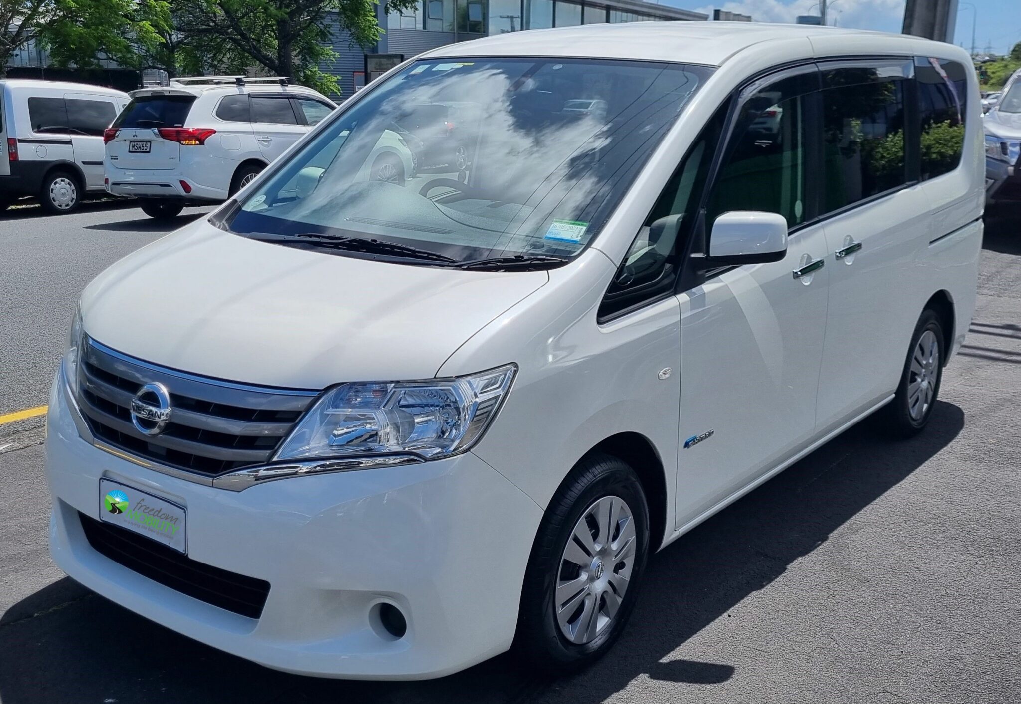 Nissan Serena Hybrid Minivan with Push/Pull Hand Controls, 7 Seats